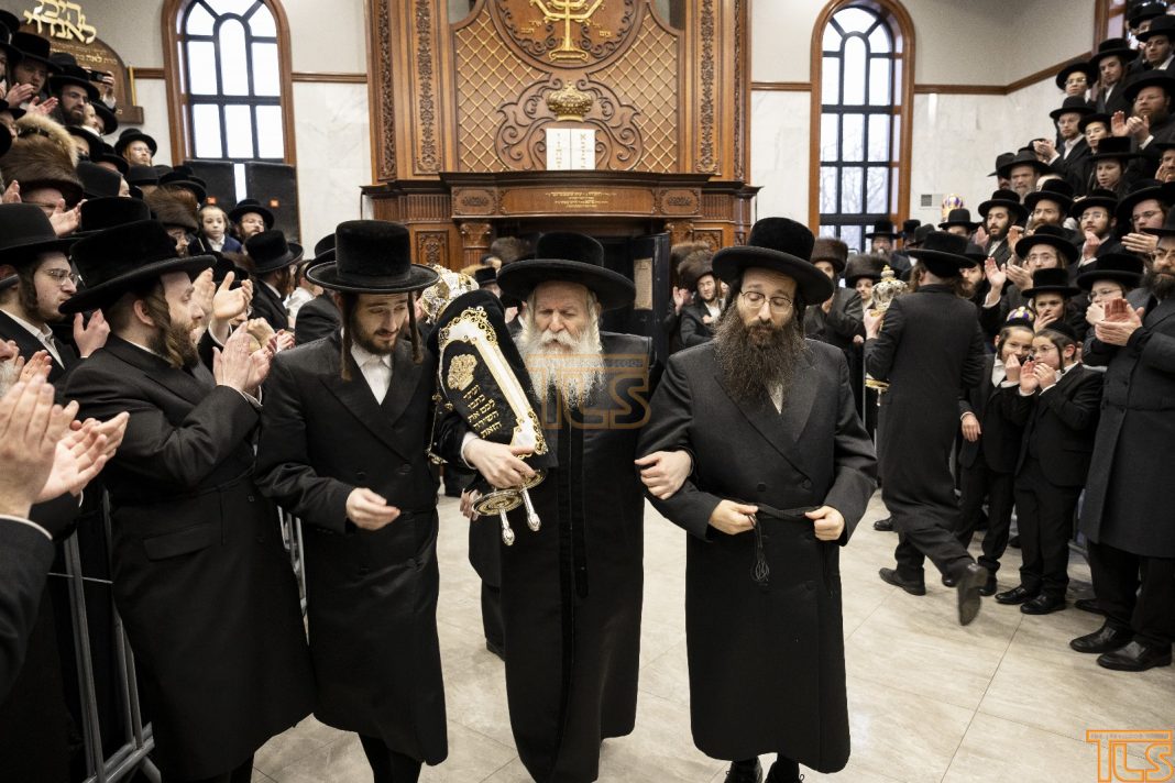 More Photos: Bobover Rebbe Attends Hachnosas Sefer Torah in Lakewood ...